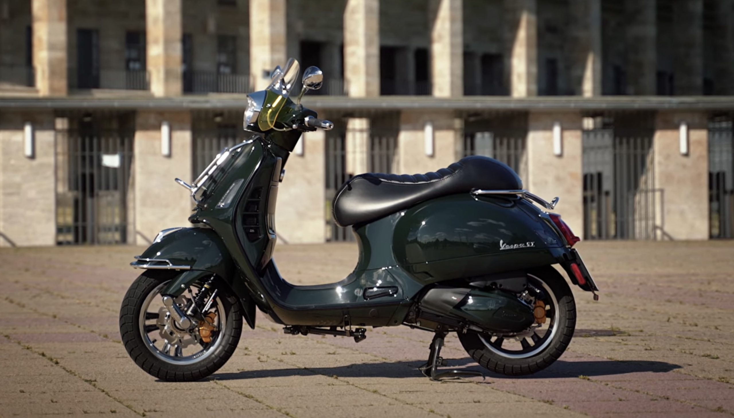 Vespa Gts 300 hpe Projekt "British Classic" - Scooteria